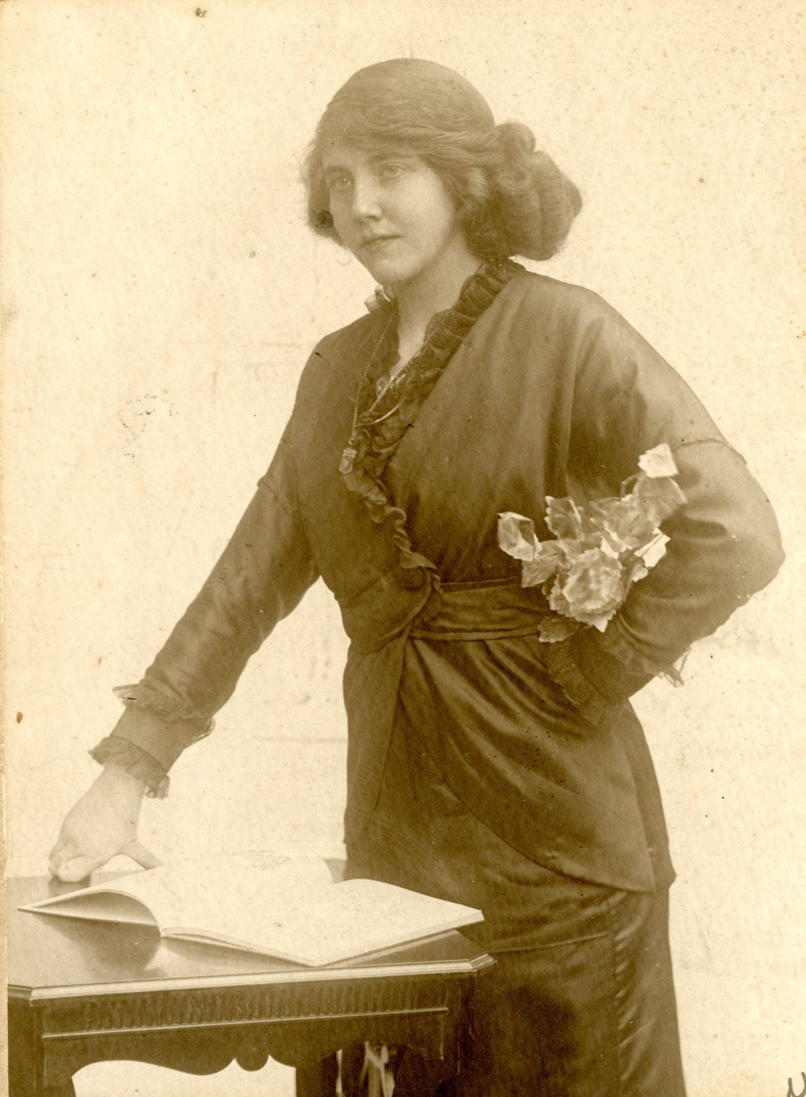 Betty Lloyd-Davies - Woww